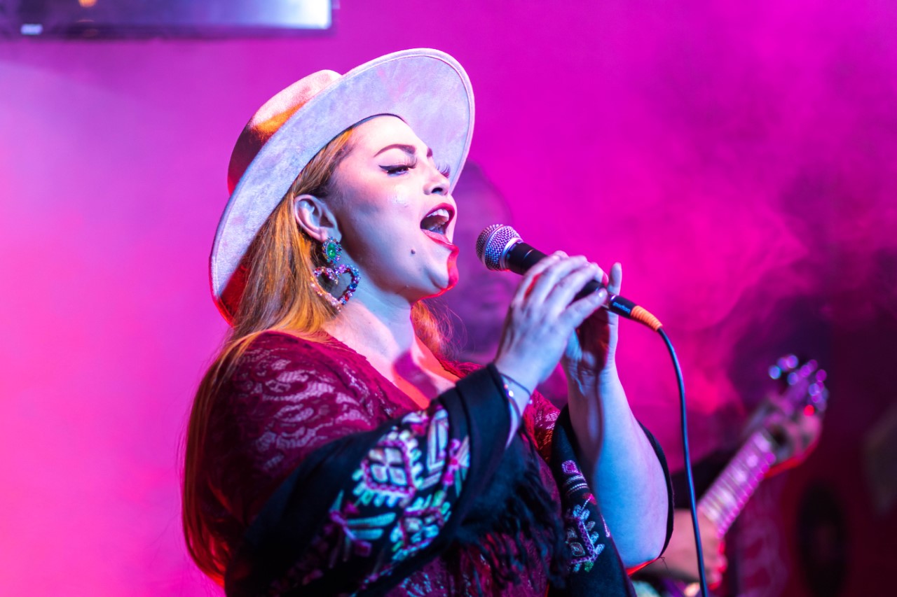 Stephanie Miranda presenta su primer tema 'Hasta Cuando' - El Universal SV