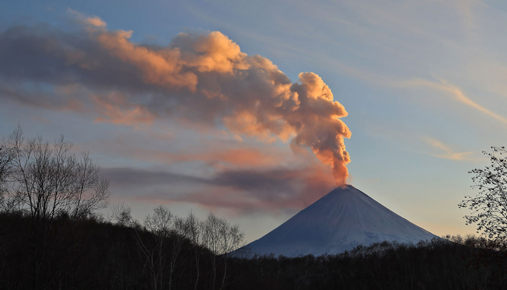 Entra en erupción el volcán Kliuchevskói tras potentes terremotos en ...